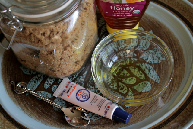 Brown Sugar Lip Scrub | DIY Lip Scrub Recipe
